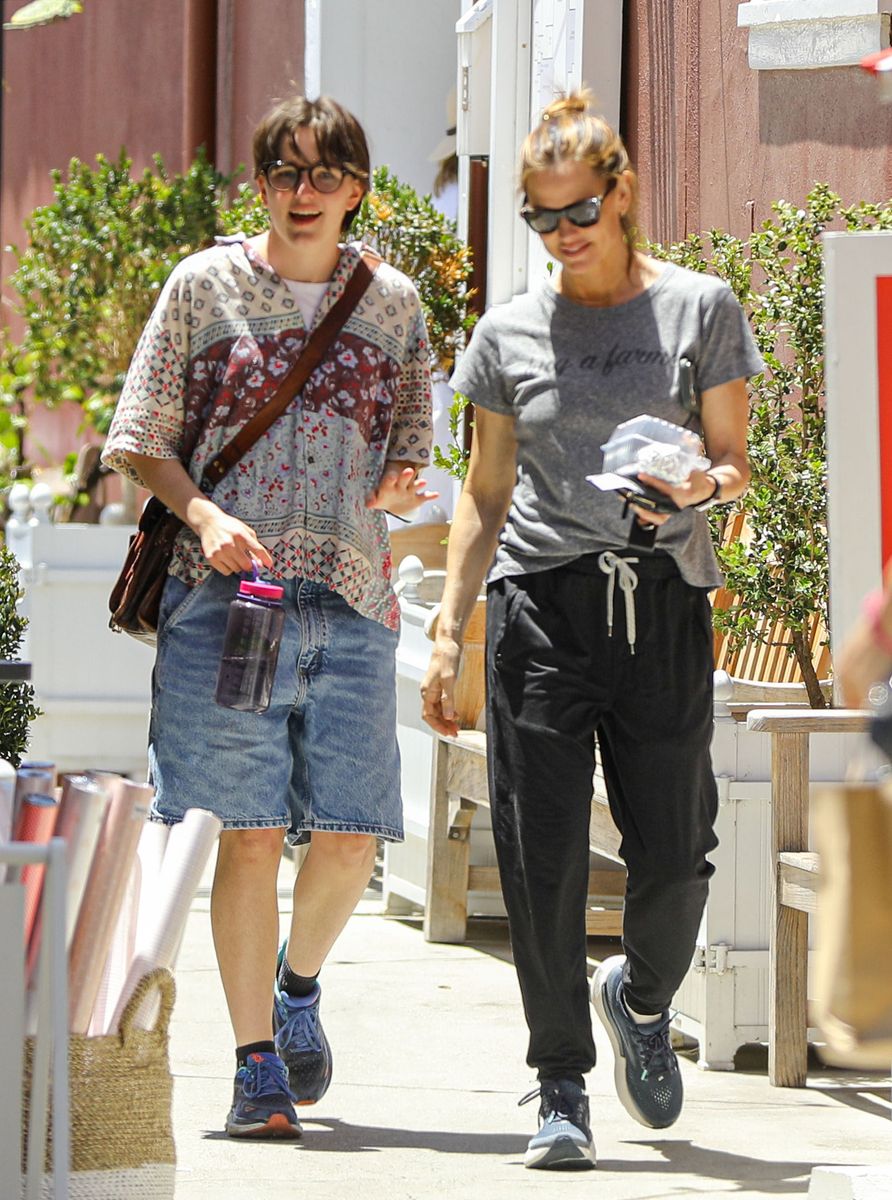 Jennifer Garner steps out with Fin Affleck as attention grows around ...