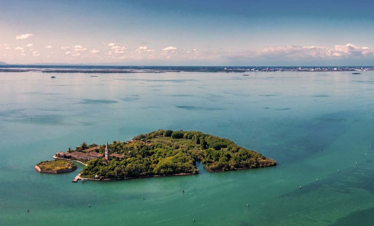 Lagune, monaci, graffiti e misteri: le isole più nascoste e belle di ...
