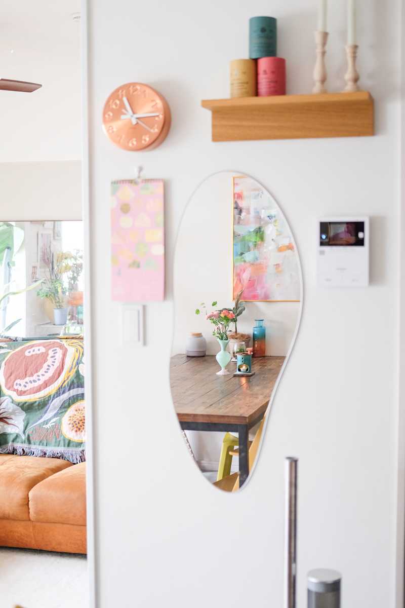 A family of 5 lives comfortably in a 538-square-foot Tokyo apartment ...