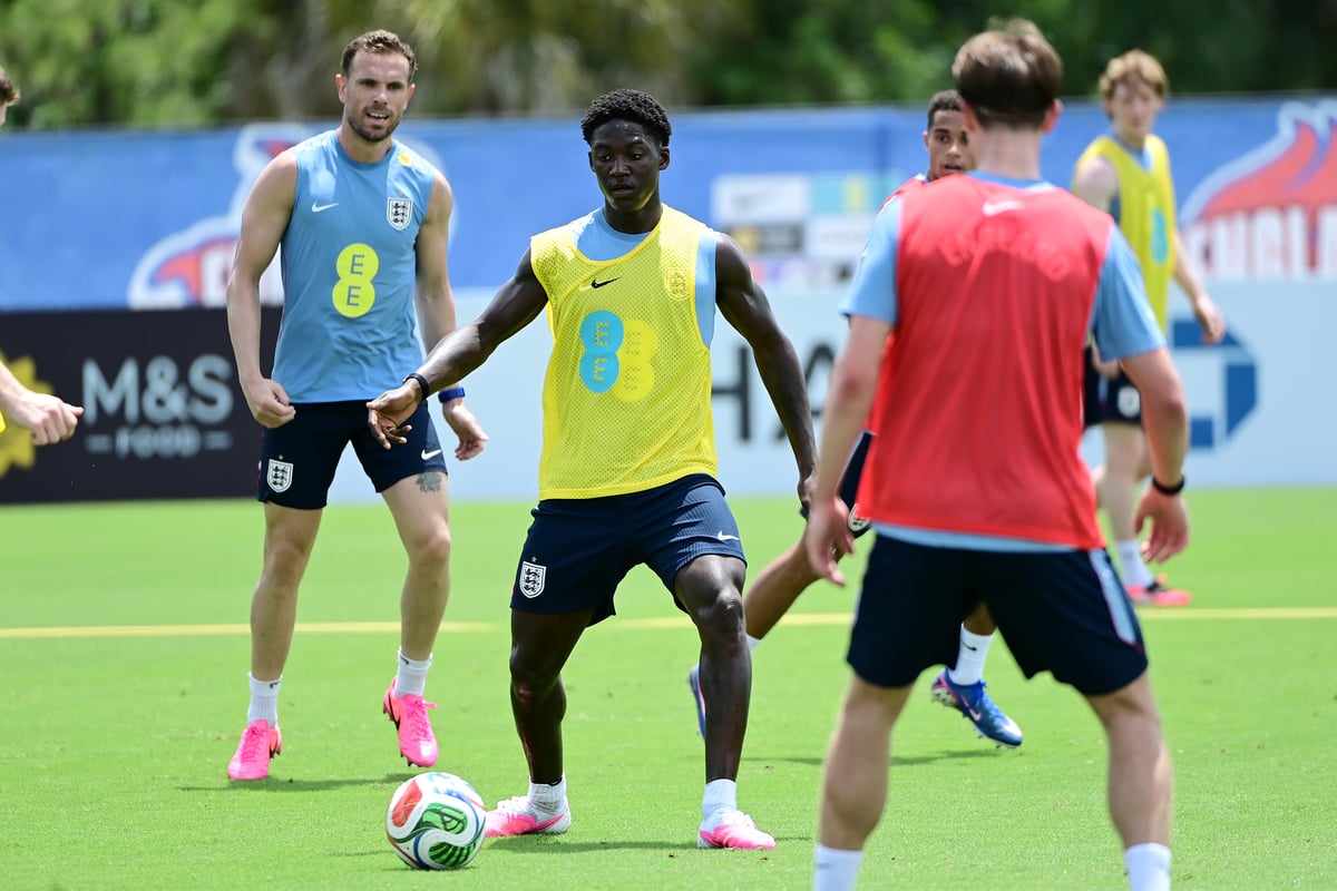 Mainoo makes England World Cup prediction first training session