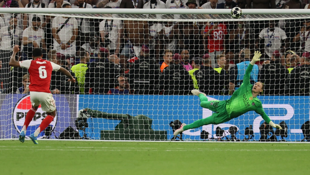 Dugarry blasts Arsenal's defensive tactics in Champions League loss