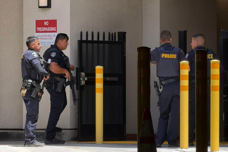 Chase Bank taken 'hostage' by man with 'bomb strapped to his chest' as ...