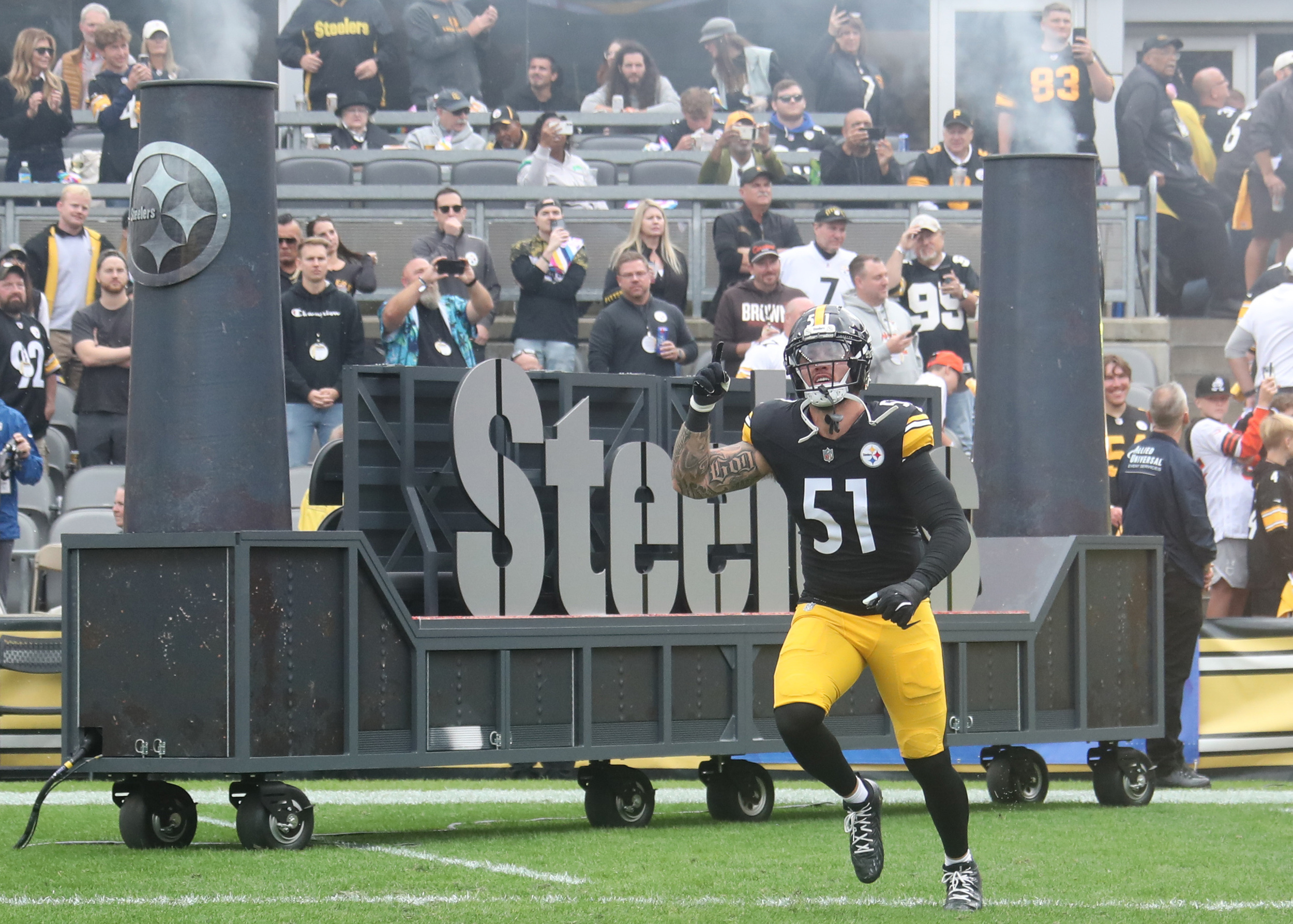 Steelers give star LB new $100 million contract