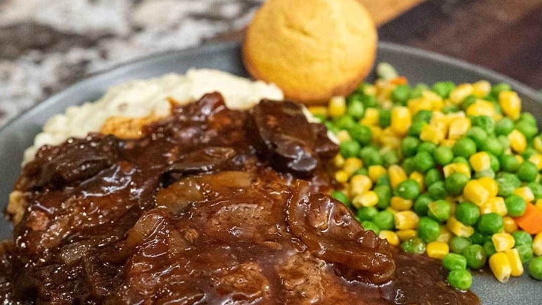 Easy crockpot cube steak and gravy
