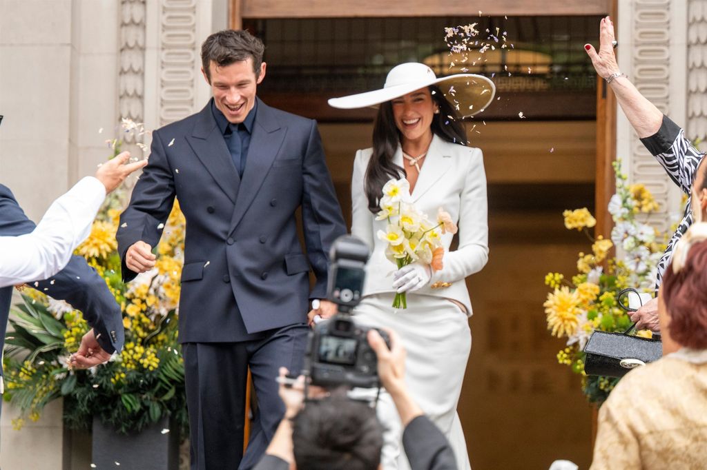 Dua Lipa abre el álbum de fotos de su íntima boda civil con Callum ...