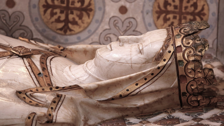 Most powerful queen of Europe unearthed after 700 years: Archaeologists ...