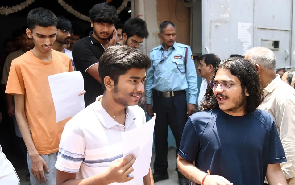 Bengaluru’s Aryan Raghupathy tops Karnataka with AIR 12 in JEE Advanced