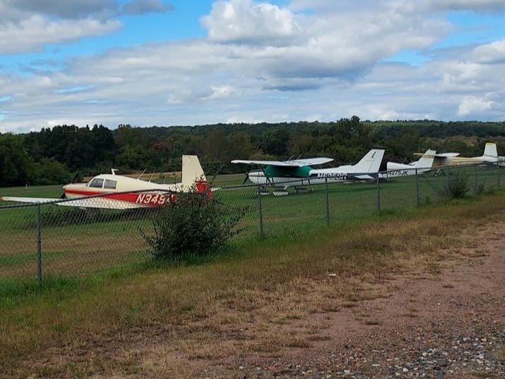 Plane crashes just after takeoff in Simsbury; injuries reported: police ...