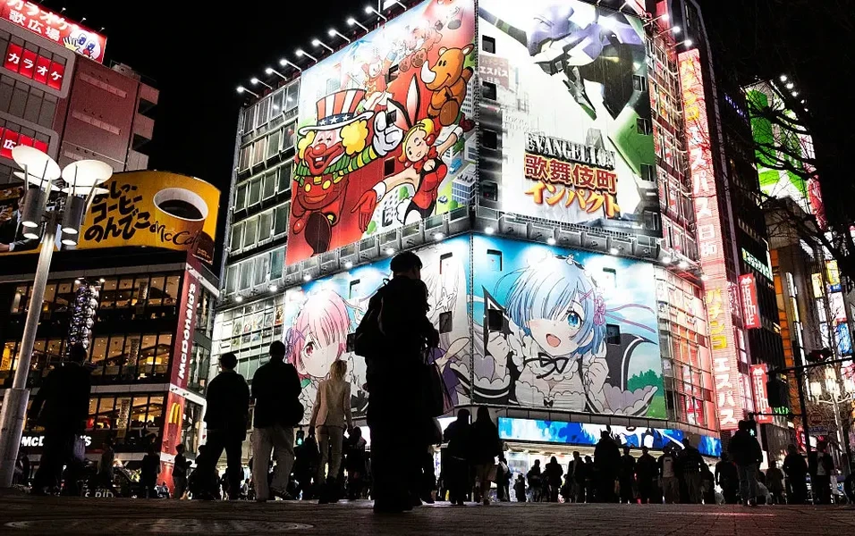 Mid-year anime hits and live wallpapers shape visual trends