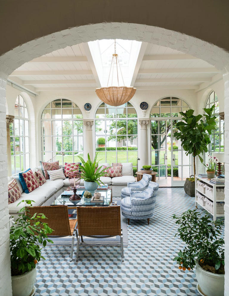 This 1930s Dallas home was nearly torn down—now it’s a blue-and-white dream