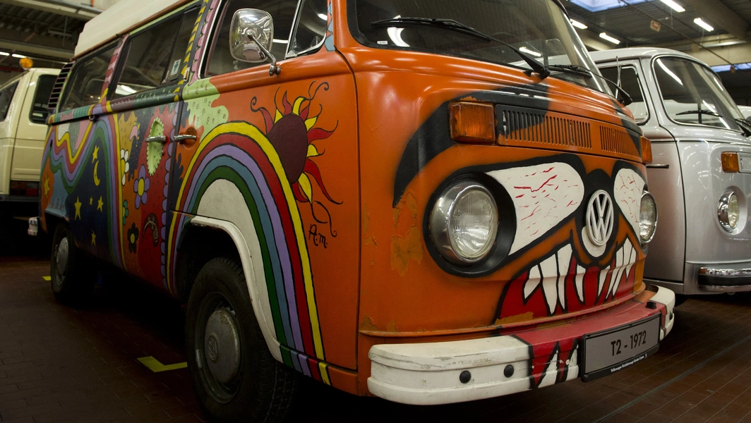 14 retro vans that defined road trip culture