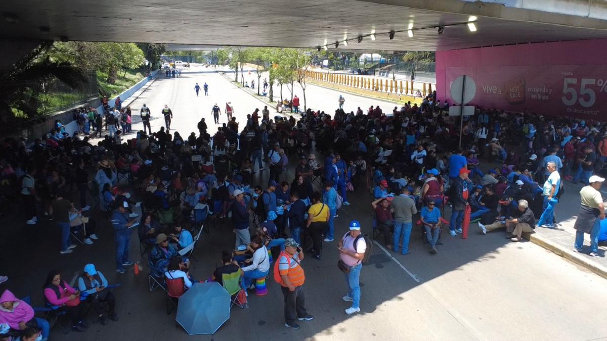 CNTE cierra ambos sentidos de Circuito Interior CDMX, 'ahorca' vialidad