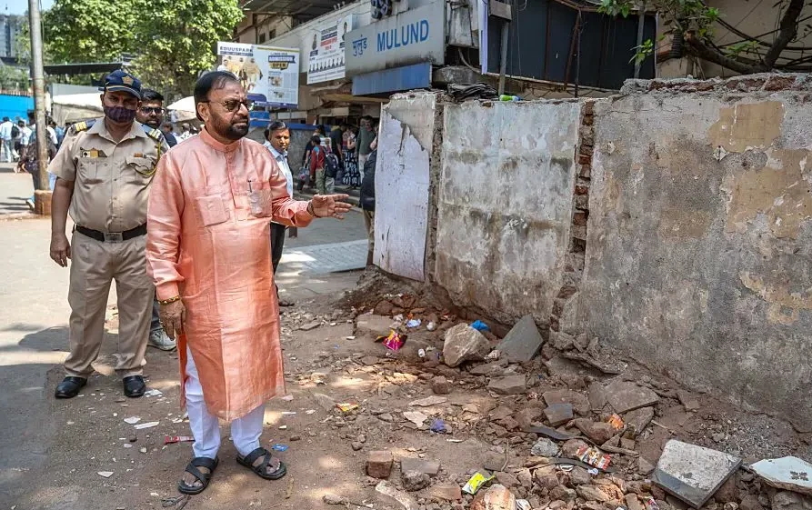 BMC demolishes alleged illegal Aarey dargah amid political row
