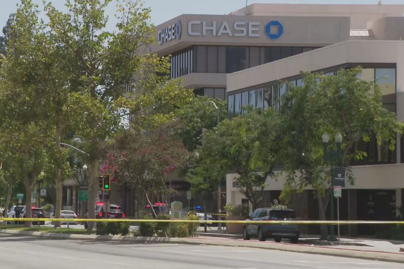 Breaking: Man with 'bomb on chest' starts terrifying hostage situation ...