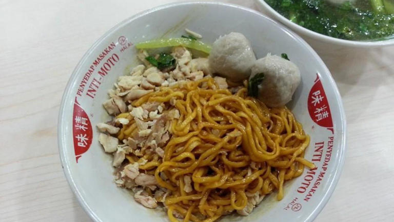 5 Bakmi Dekat Alun-alun Bandung untuk Makan Siang, Mulai Rp 18 Ribuan
