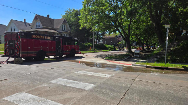 10th Street, 12th Avenue Moline closed after gas line struck
