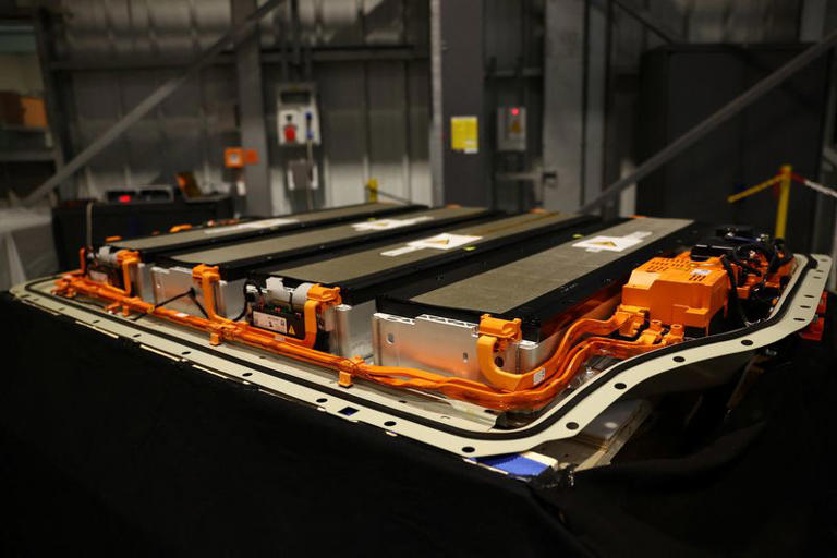 Stellantis will build 2 million cars on new STLA One platform by 2035 ...