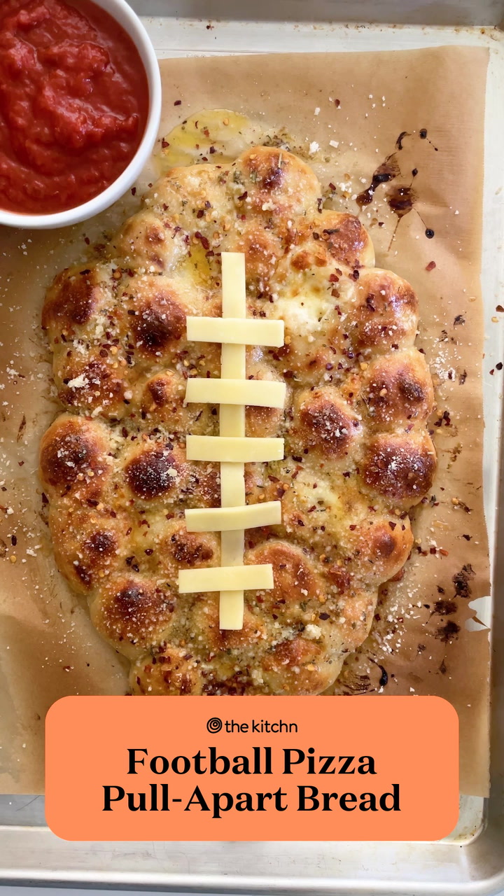 Football pizza pull-apart bread