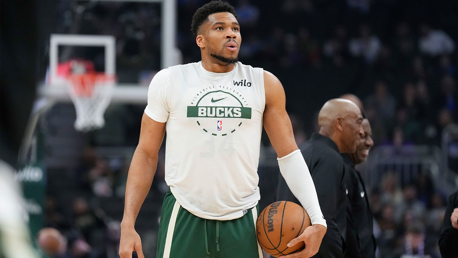 NBA rumors: Heat insider 'guarantees' Khris Middleton signing amid ...