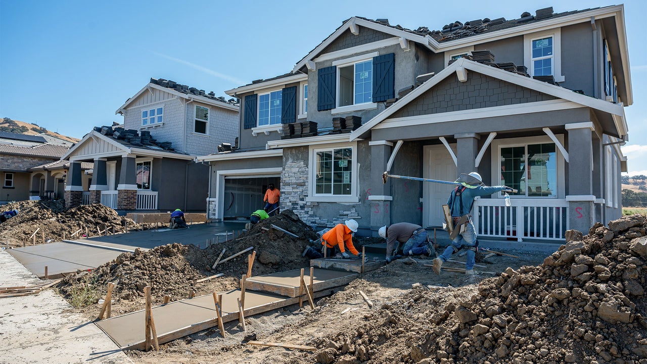 Warren Buffett’s Berkshire Hathaway makes bold housing market wager ...