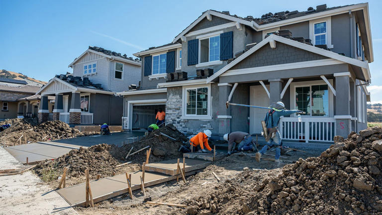 Warren Buffett’s Berkshire Hathaway makes bold housing market wager ...