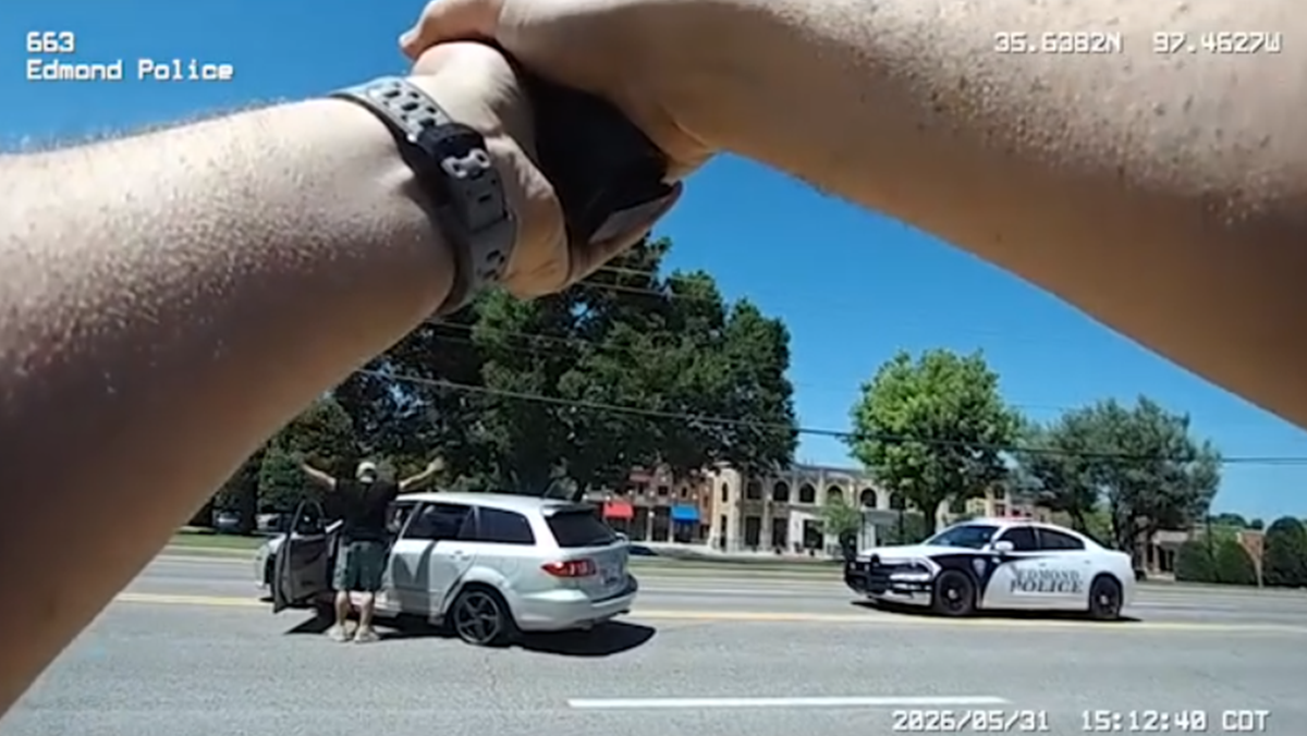 Watch: Suspect hits Edmond officer's car before leading police on chase ...