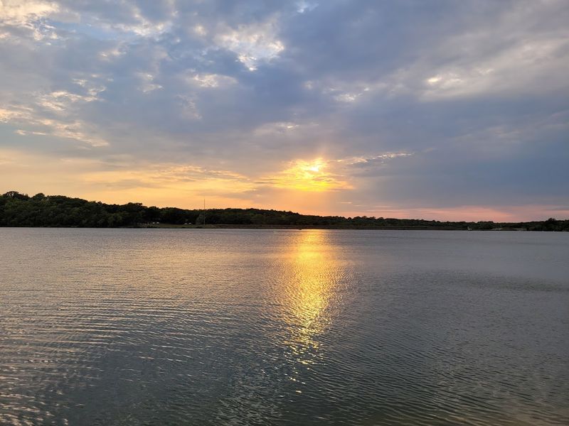 You can paddleboard on a hidden Kansas beach just minutes from the city