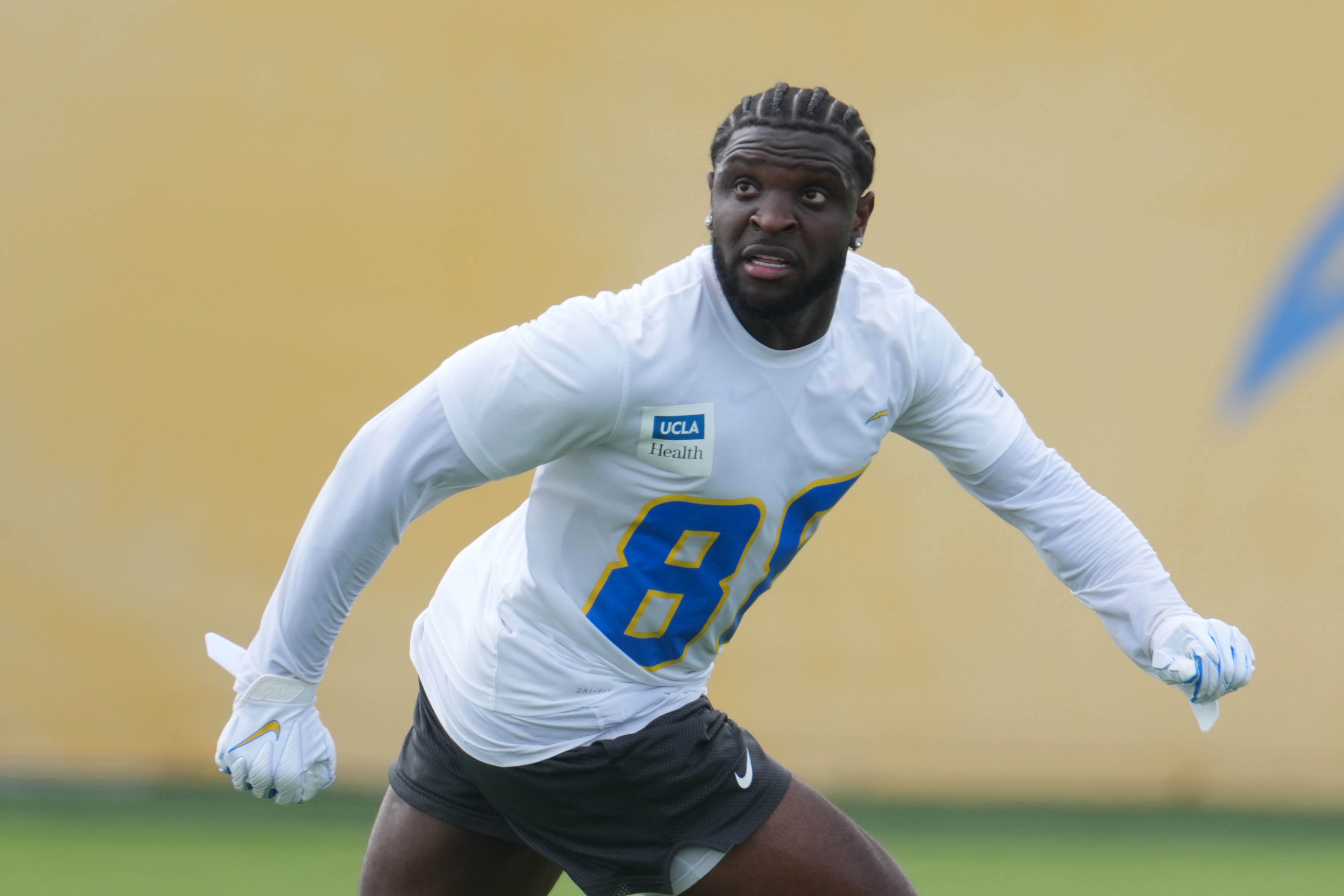 Dolphins sign WR Jalen Reagor