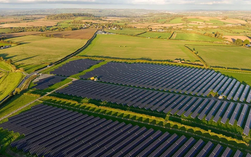 UK sets legally binding 87% emissions cut by 2040