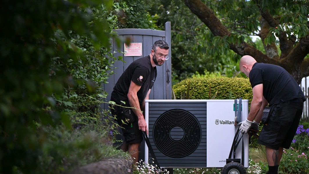 UK sets legally binding 87% emissions cut by 2040