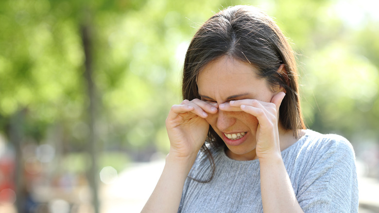 When you wear glasses every day, this is what happens to your body