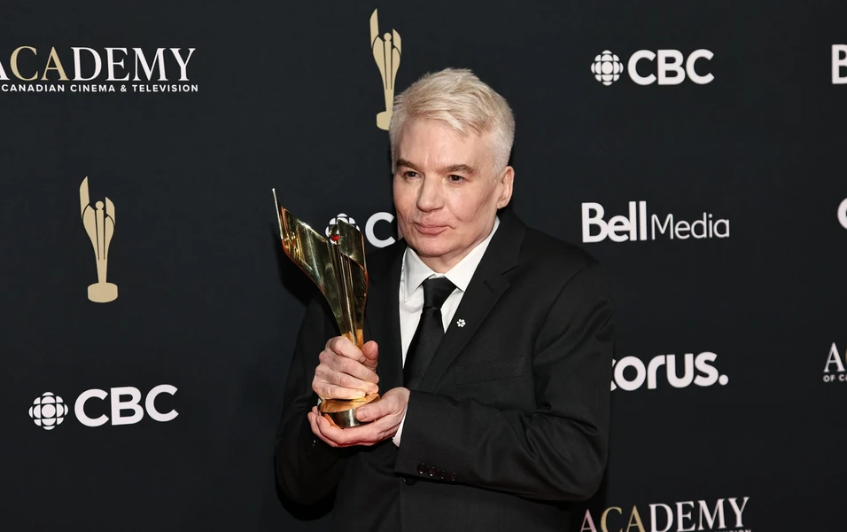 Mike Myers' silver-haired look turns heads at Icon Award win