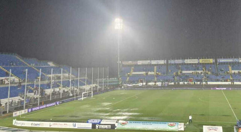 Brescia-Ascoli sospesa al 61, a vincere è la pioggia. Si riparte dall'1 ...