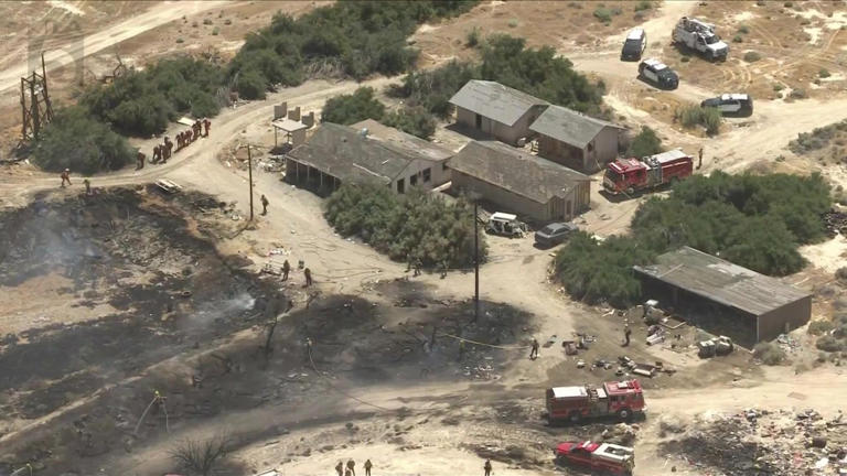 LA County crews extinguish Lancaster brush fire