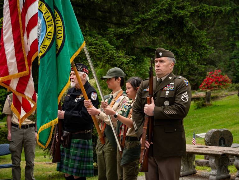 Islanders brave rain to honor, gather on Memorial Day