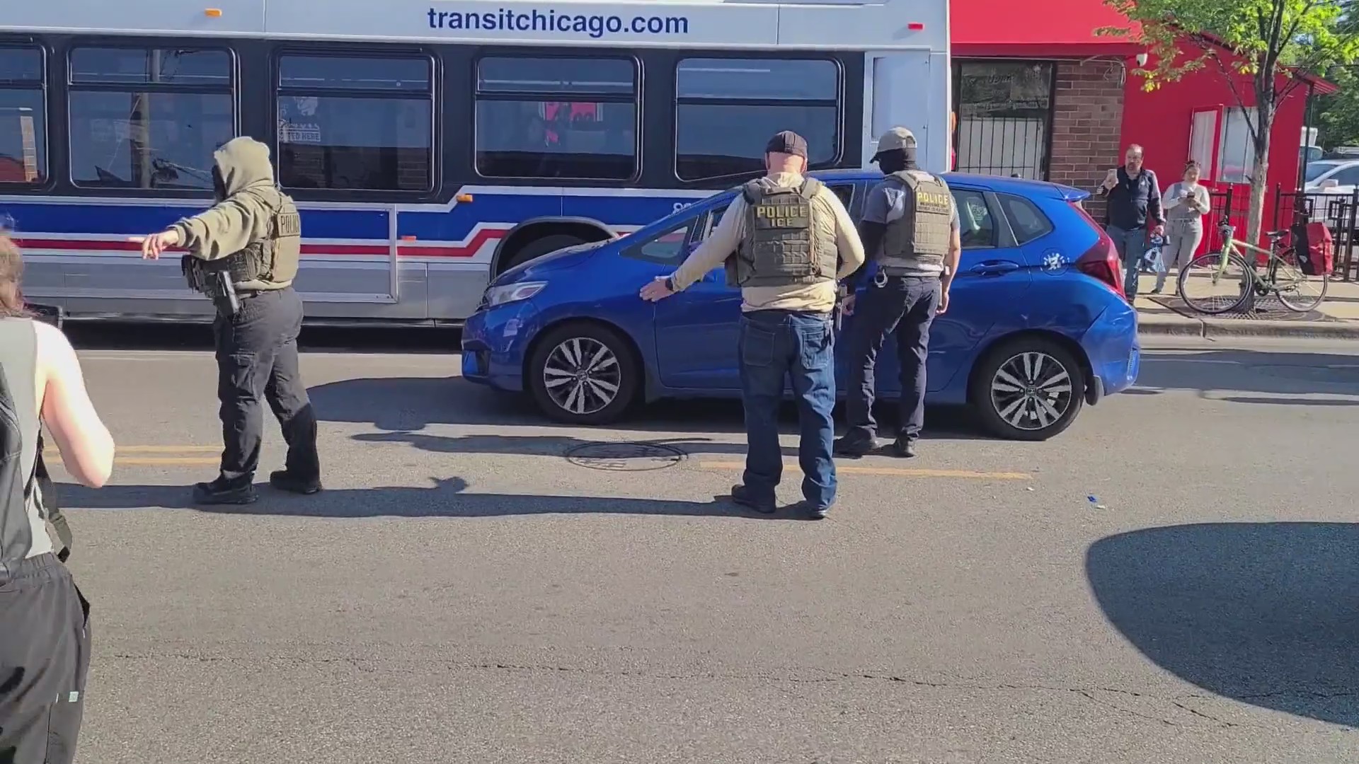 ICE agents hit woman’s car while detaining man on Northwest Side ...