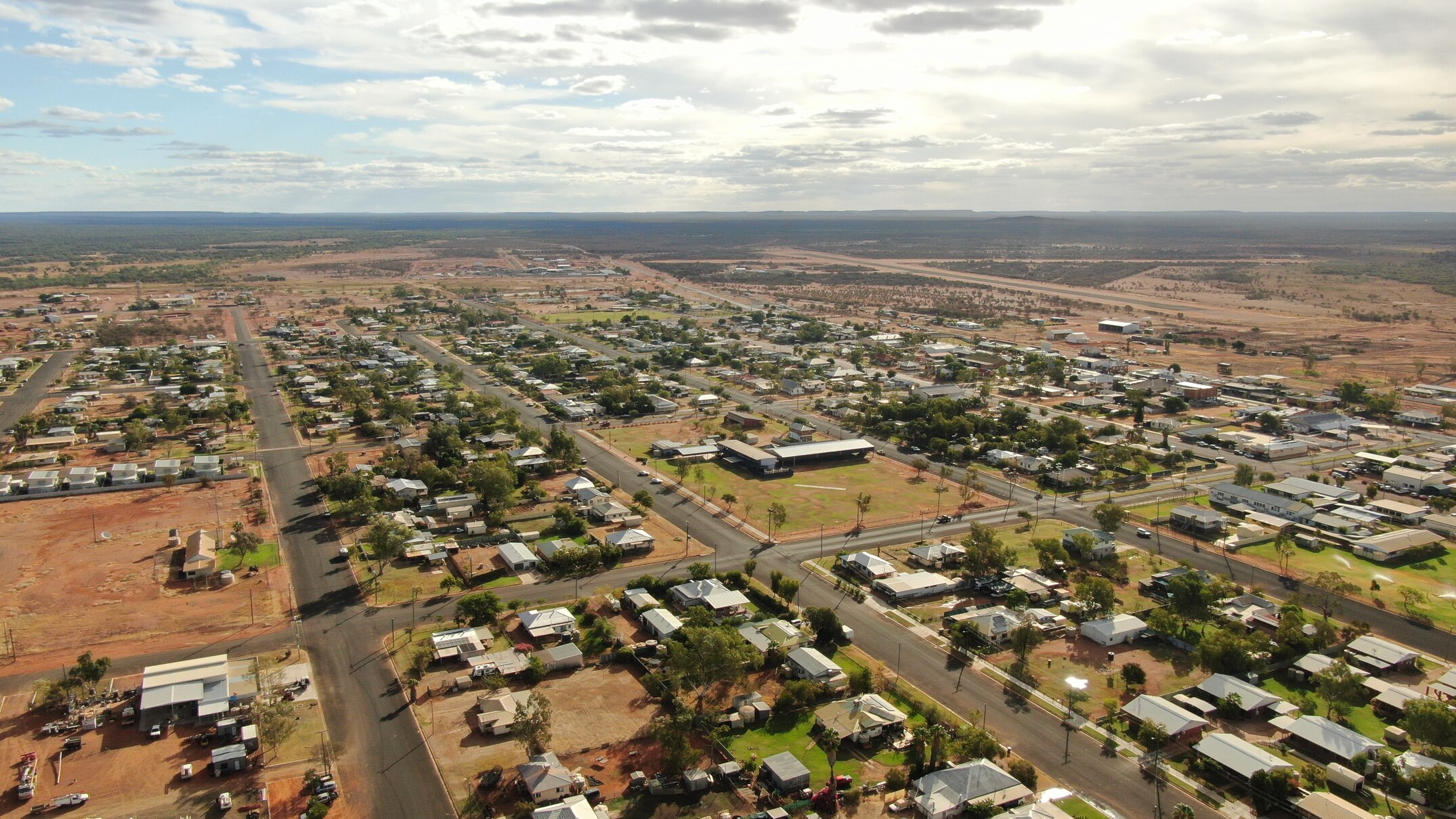 Quilpie builders experiment with 'flat-pack' housing to improve supply ...
