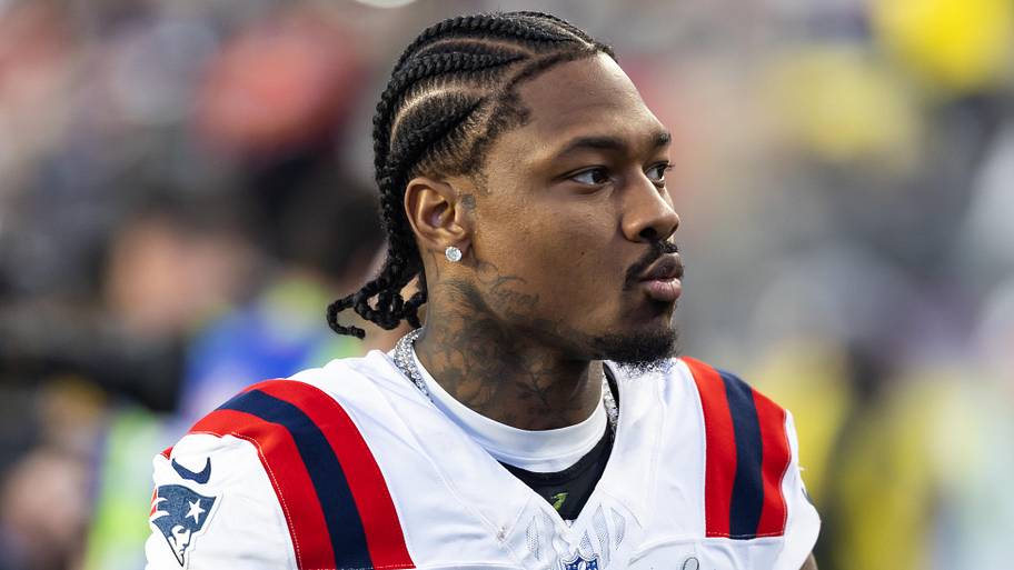 Patriots have clear Stefon Diggs decision to make after AJ Brown trade