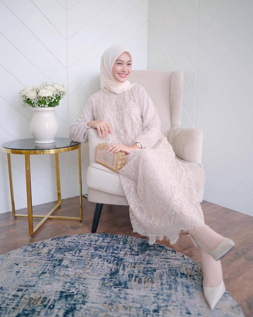 7 inspirasi gaya hijab clean luxury a la selebgram yang elegan