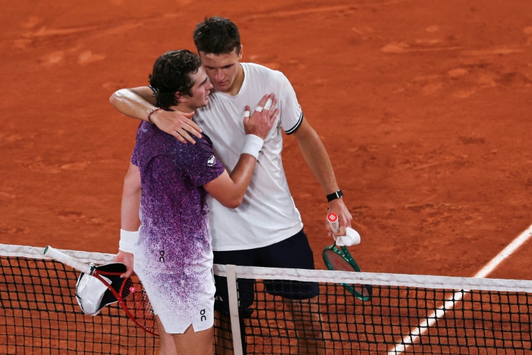 João Fonseca é eliminado por Mensik nas quartas de final de Roland Garros