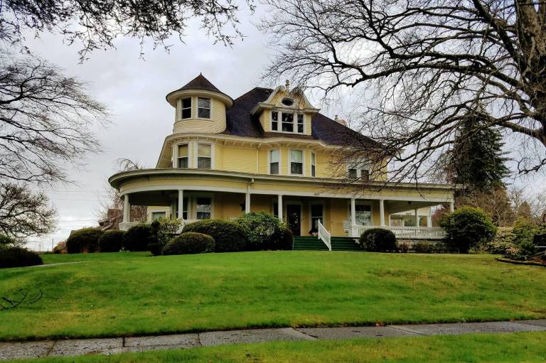 History98520 offers summer walking tours in Aberdeen