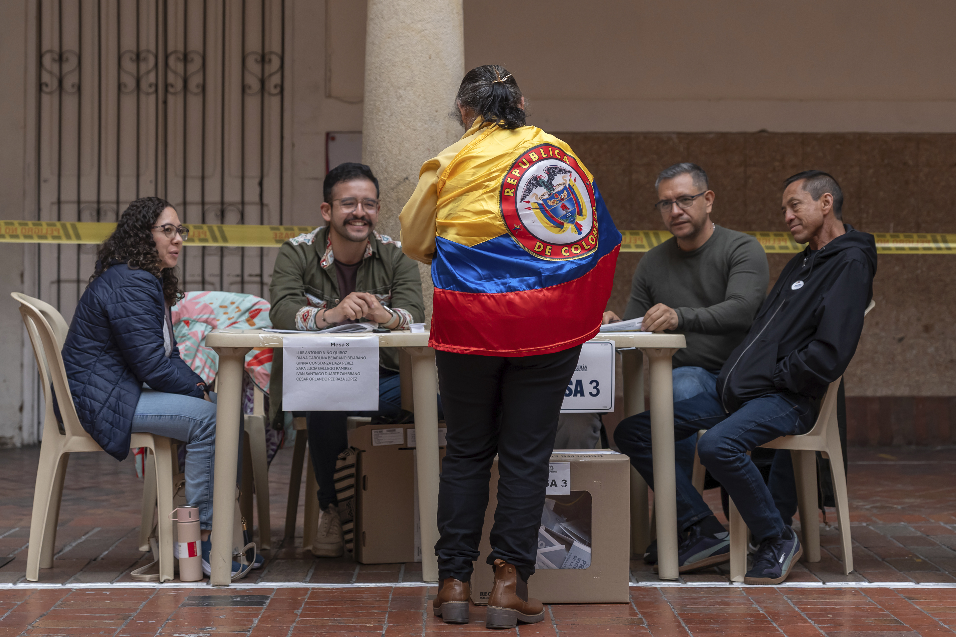 Colombians to vote in presidential run-off pitting leftist against ...