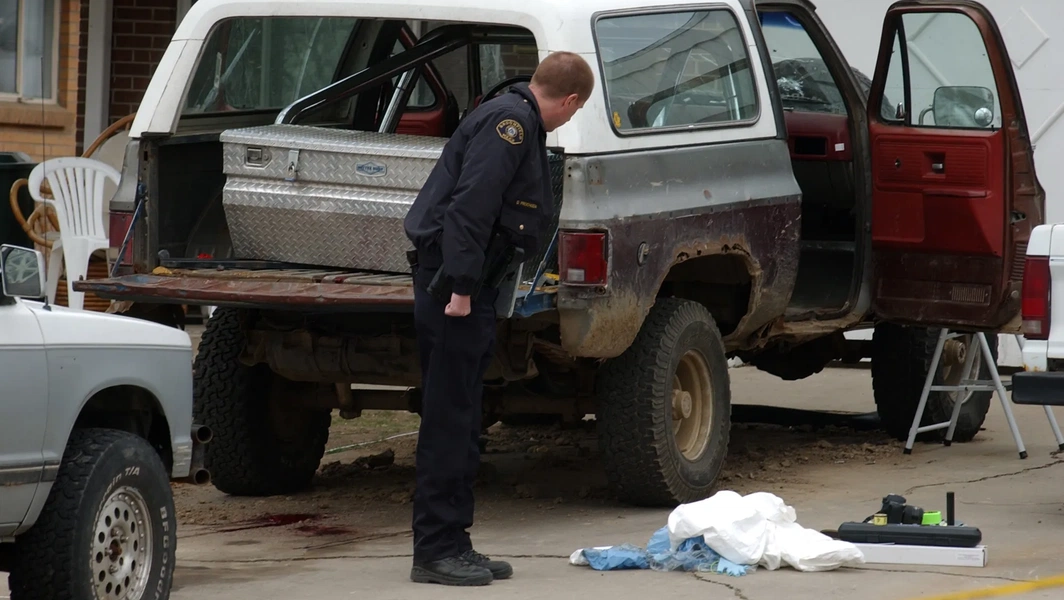 Police probe multi-site Iowa family massacre