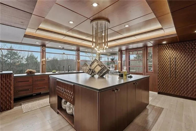 Modernist estate created by Frank Lloyd Wright’s Fallingwater builder ...