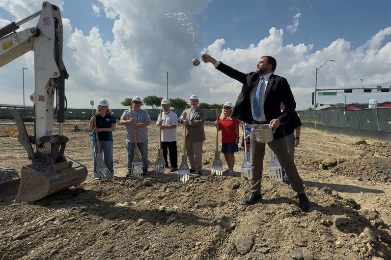 It's happening: Texas' first White Castle is under construction