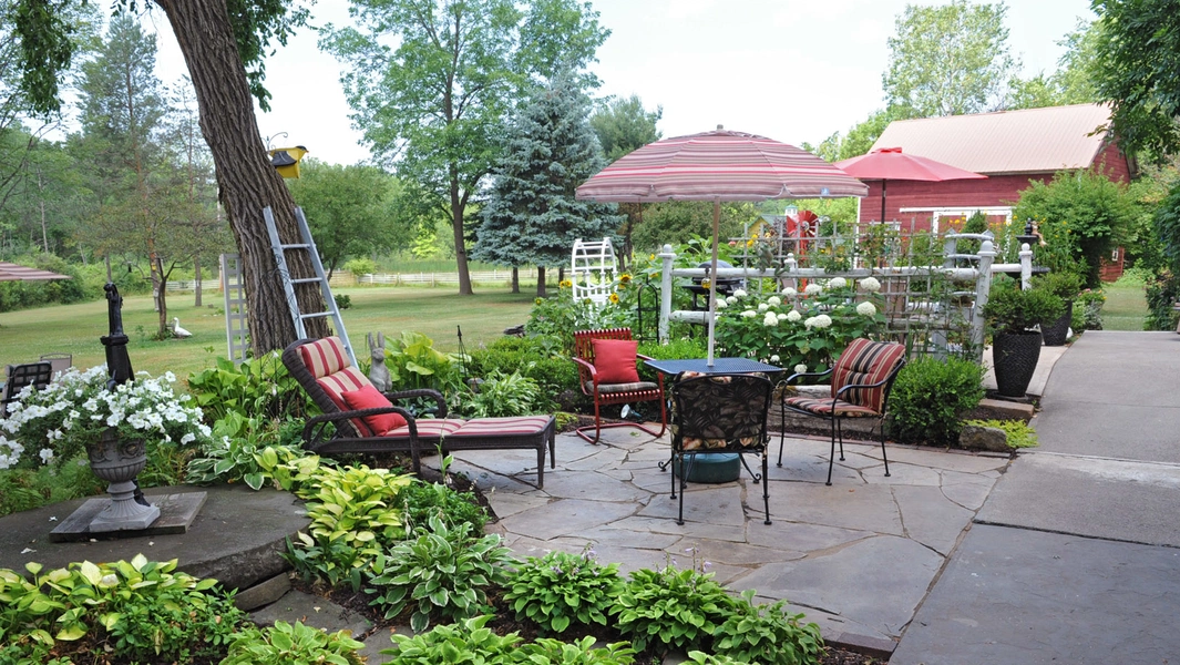 15 simple ideas to upgrade your backyard