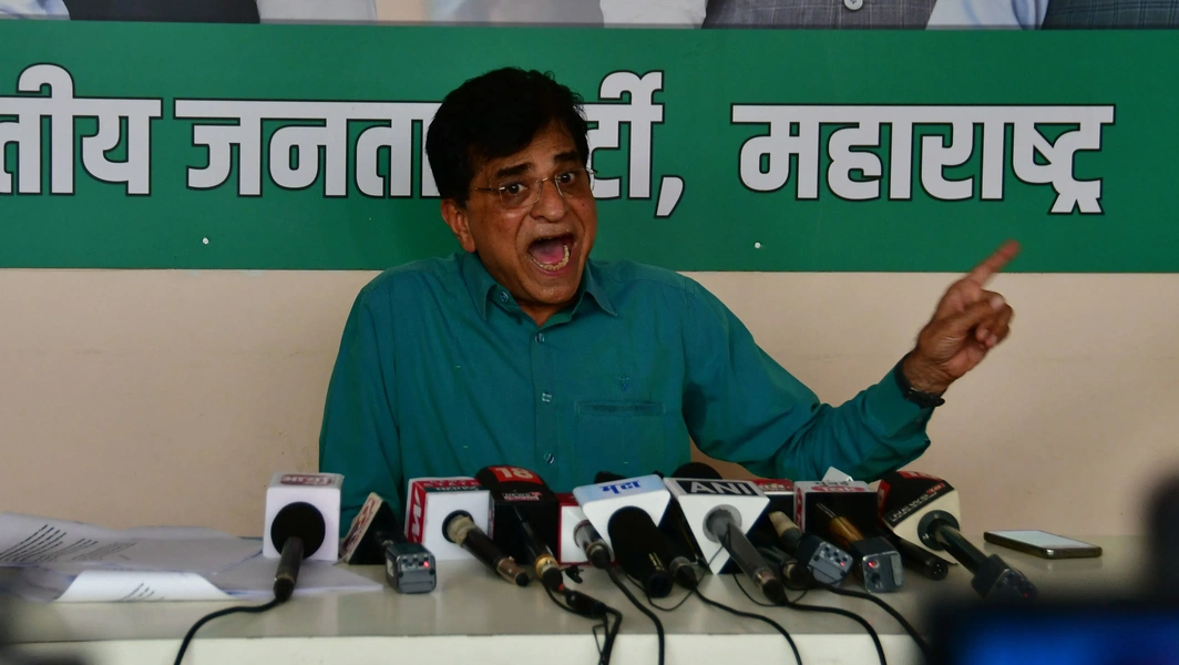 Somaiya seeks ban on roadside namaz as BMC razes dargah