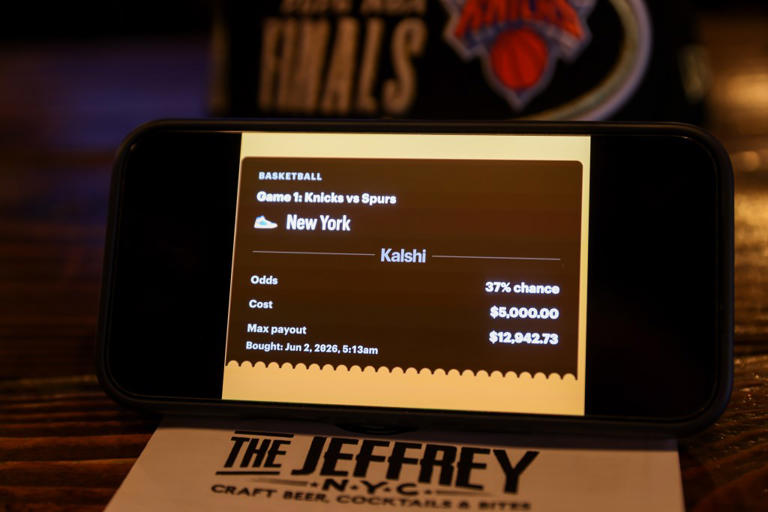 NYC bar will give fans $100 off tabs if Knicks win Game 1 of NBA Finals ...