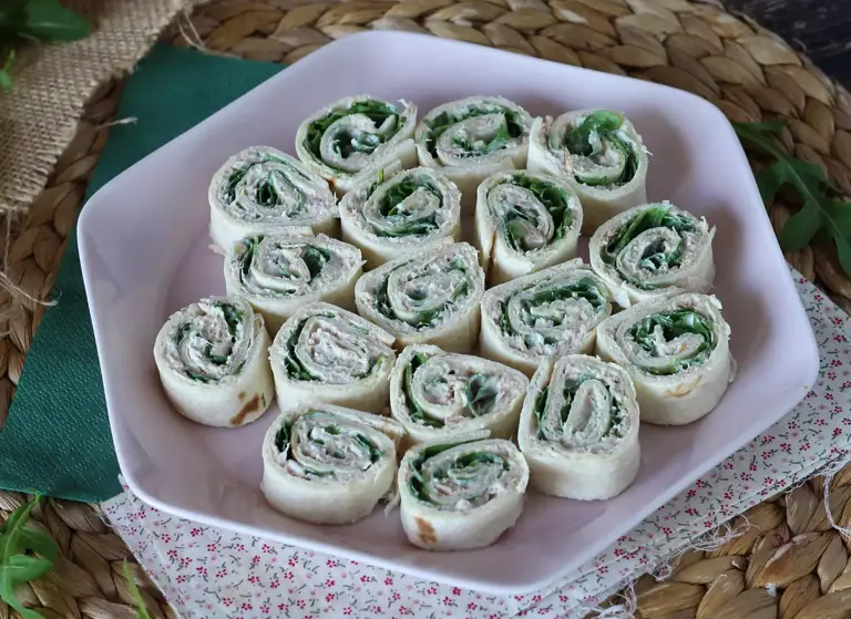 Aperitiefwraps met tortilla's, tonijn en fromage frais