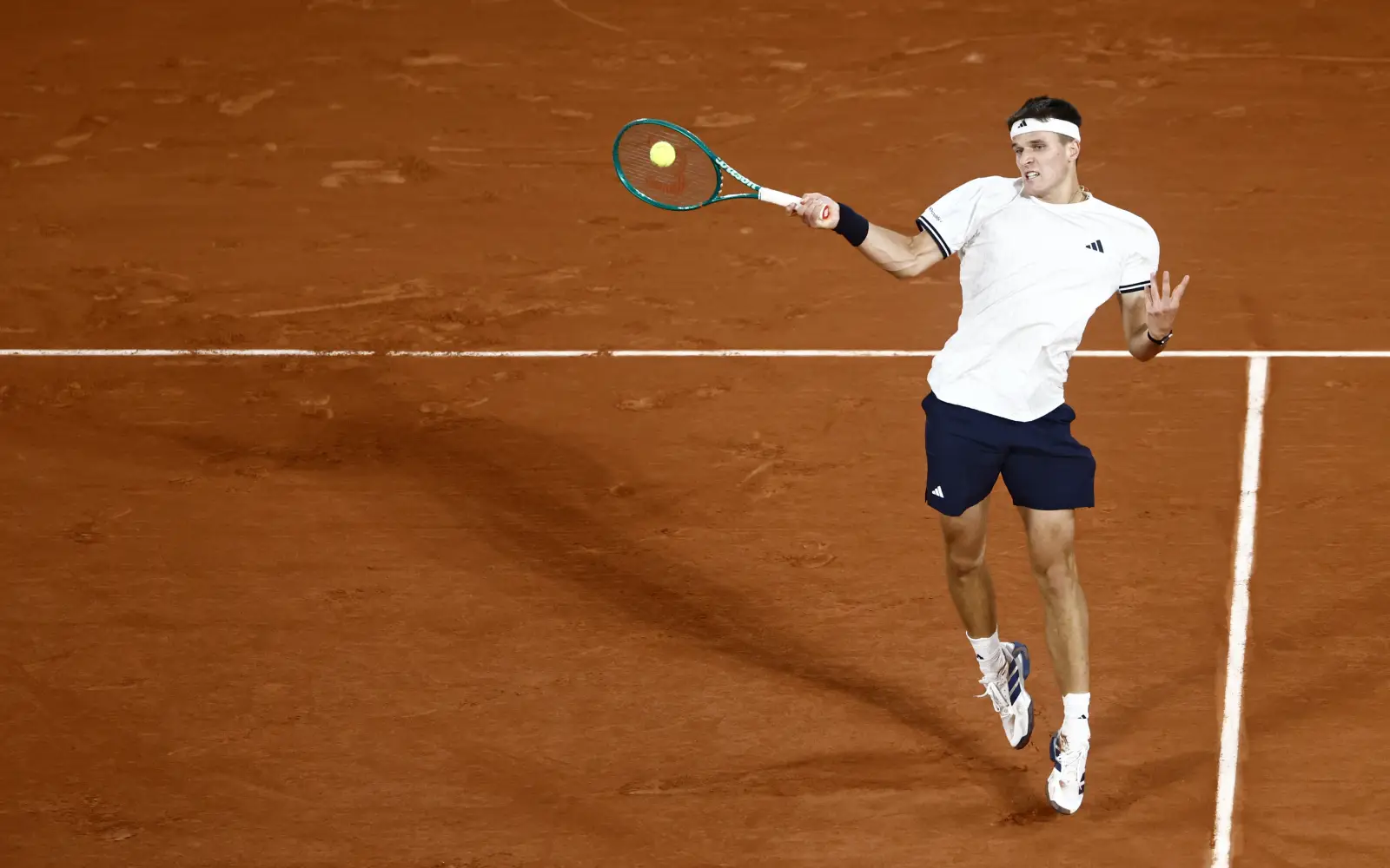 Mensik tames Fonseca to reach French Open semi-finals